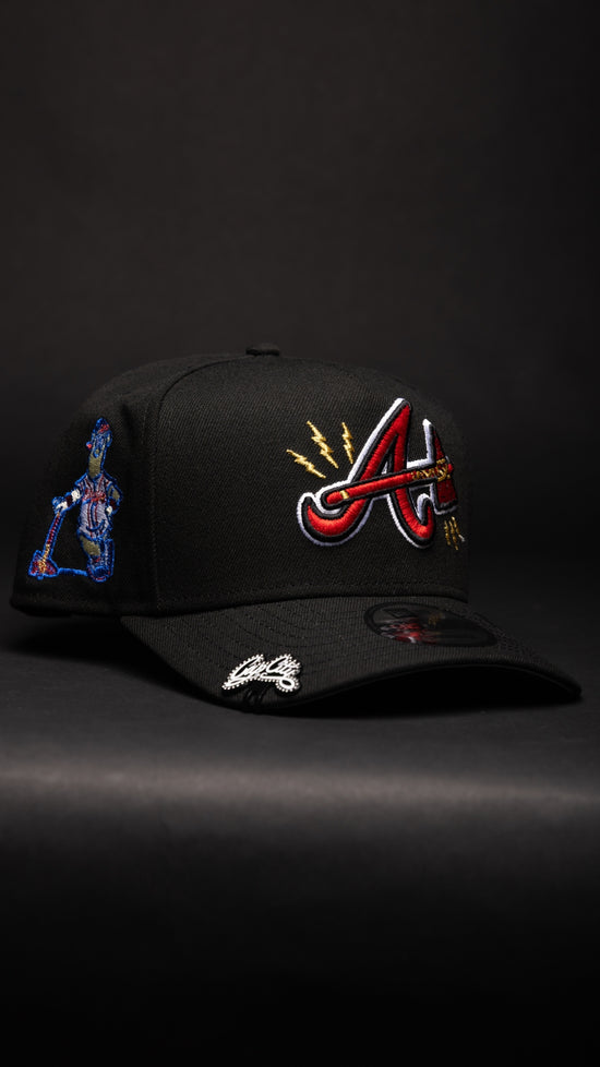 NEW ERA 9FIFTY A-FRAME BLACK ATLANTA BRAVES SNAPBACK W/ MASCOT SIDE PA