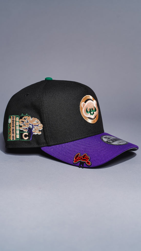 NEW ERA 9FIFTY A-FRAME BLACK/PURPLE CHICAGO CUBS SNAPBACK W/ TOKYO SER