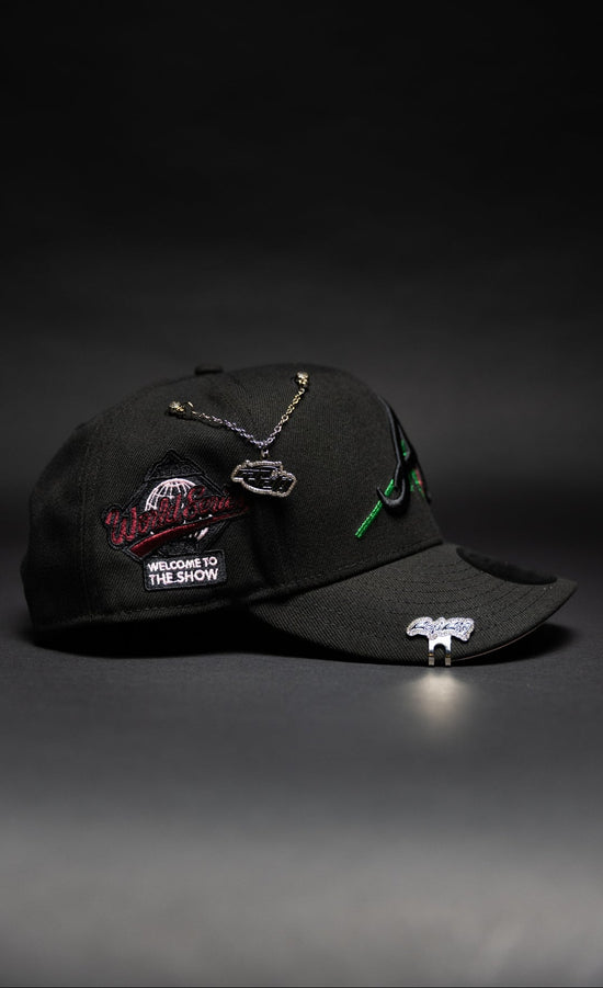 NEW ERA EXCLUSIVE 9FIFTY BLACKED OUT ATLANTA BRAVES SNAPBACK W/ PINK R
